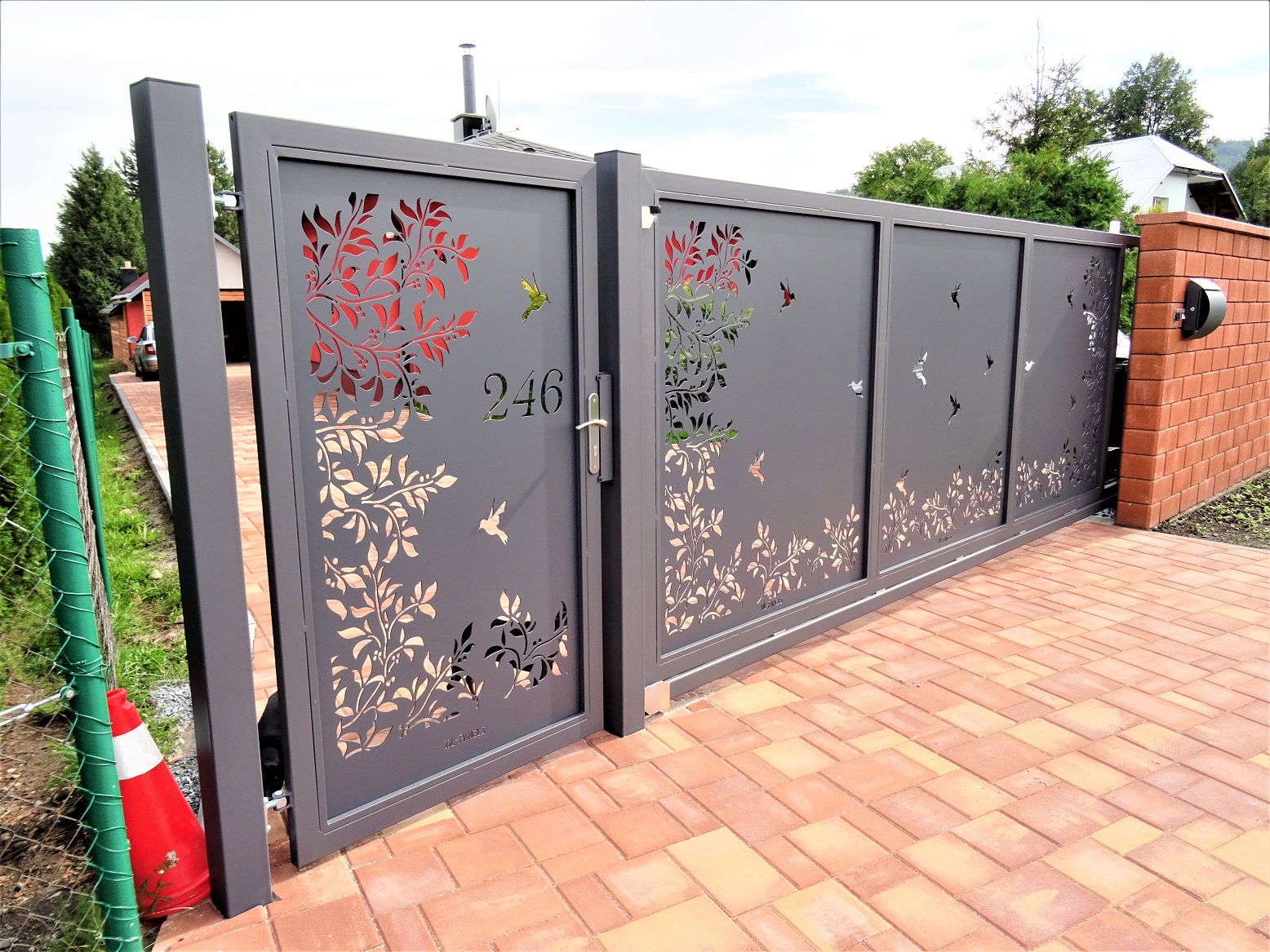 Kvalitní výroba posuvných samonosných bran.