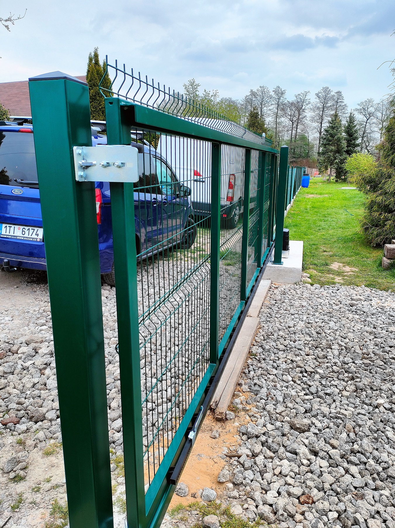 Samonosná posuvná brána s 3D pletivem Vratimov