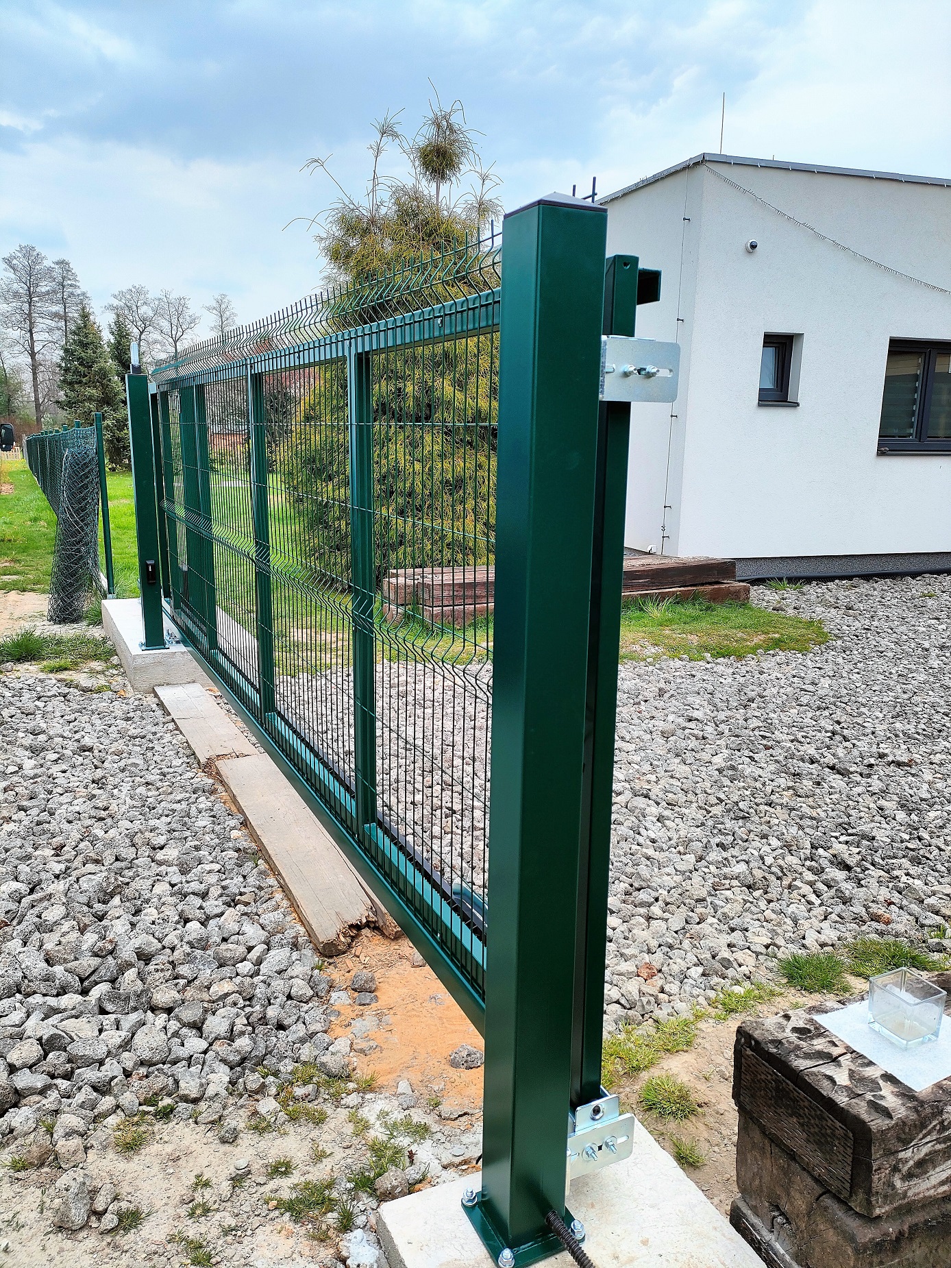 Samonosná posuvná brána s 3D pletivem Vratimov