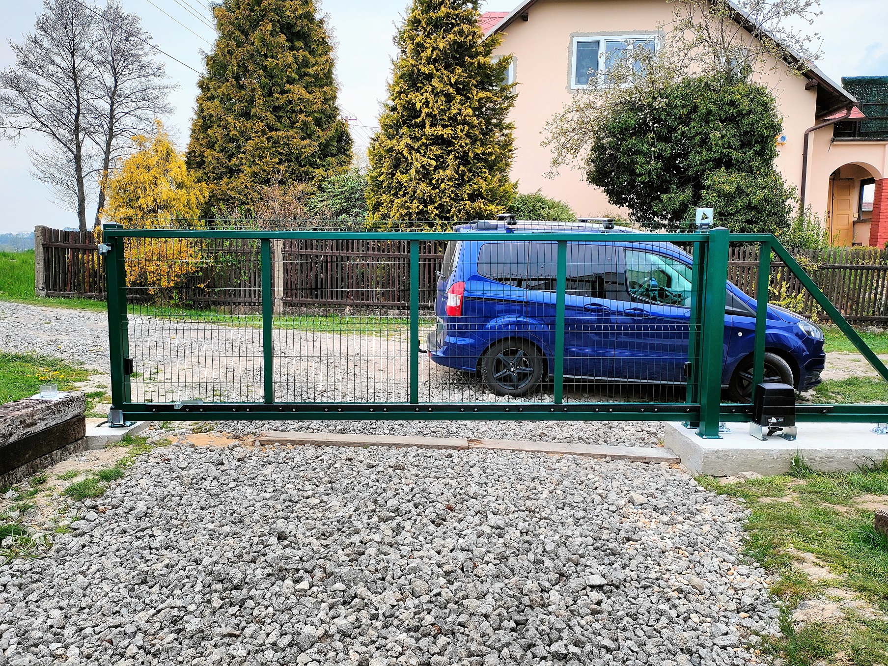 Samonosná posuvná brána s 3D pletivem Vratimov