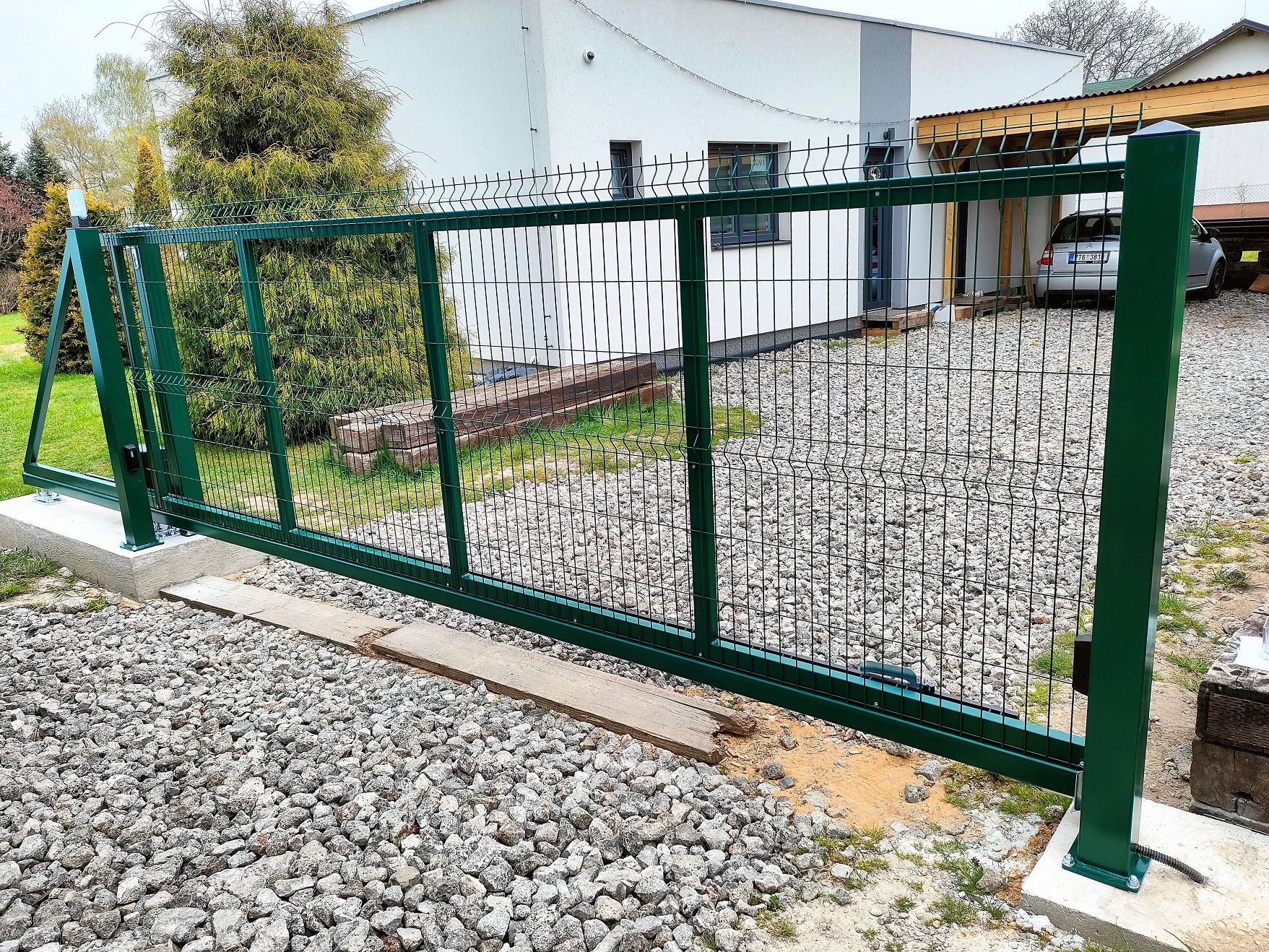 Kvalitní výroba posuvných samonosných bran.