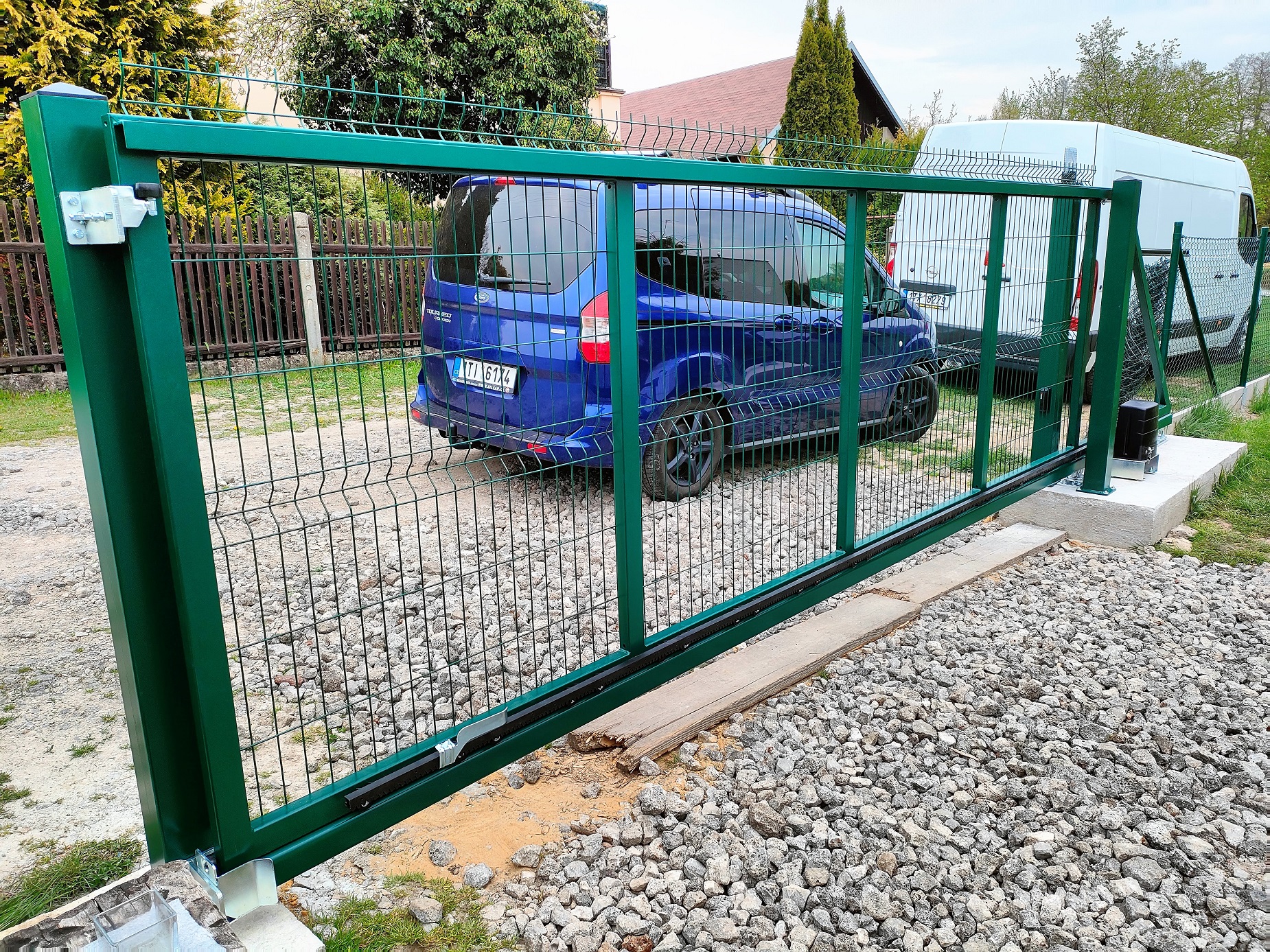 Samonosná posuvná brána s 3D pletivem Vratimov